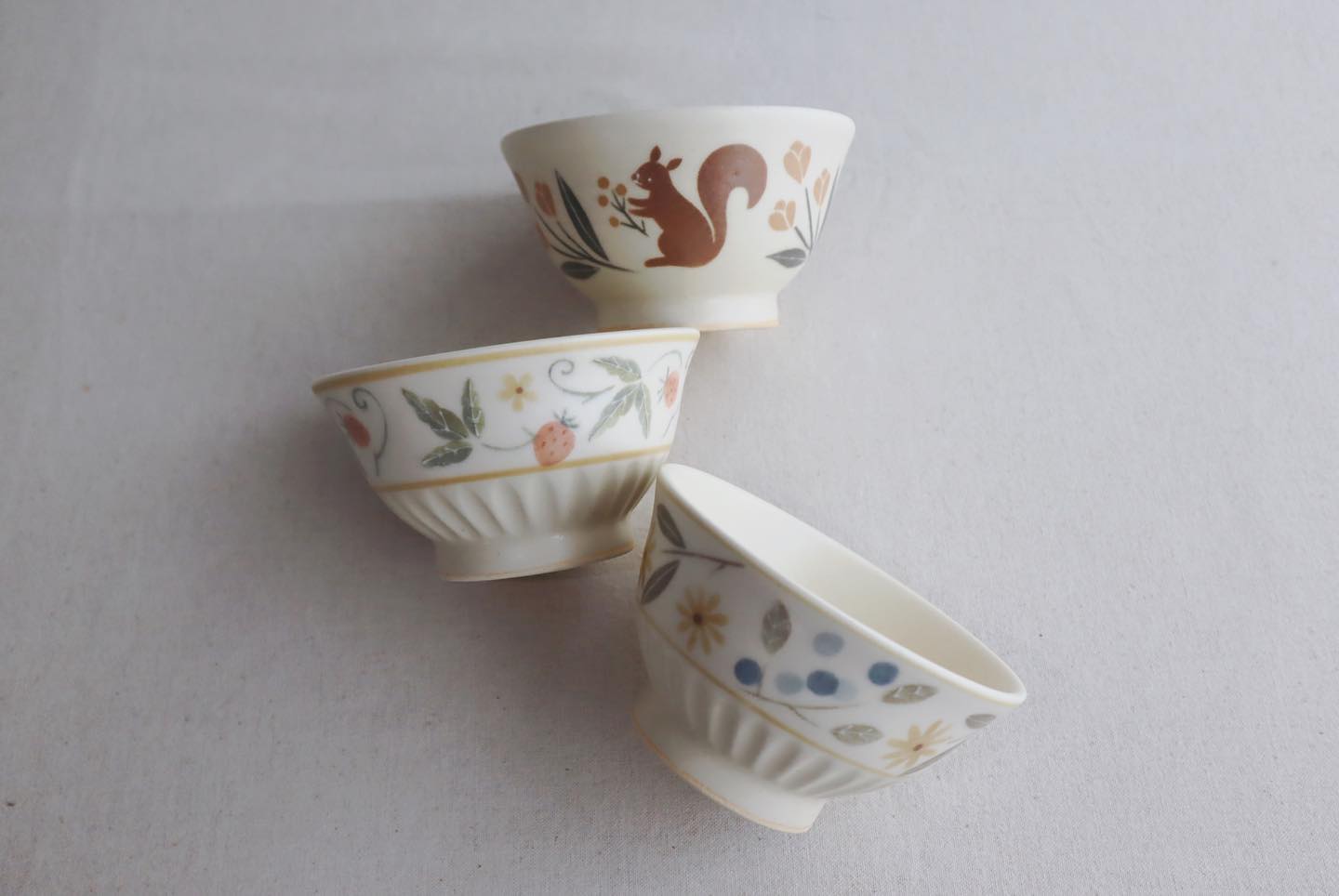 Buncho Pottery Squirrel w Tulip Rice Bowl - Red – Yochi Cups